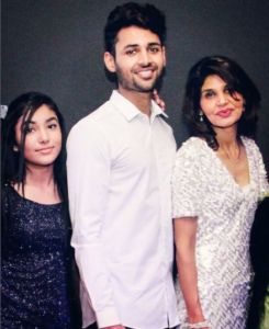 (mrwhosetheboss Real Name) Arun Maini Girlfriend, Net worth, Age, Bio